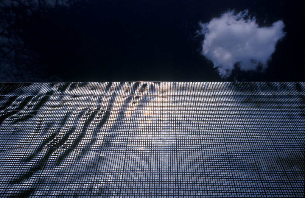 Technorama Facade – NED KAHN